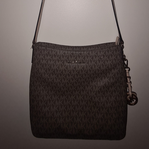 Michael Kors | Bags | Michael Kors Crossbody Tan Color Bag | Poshmark